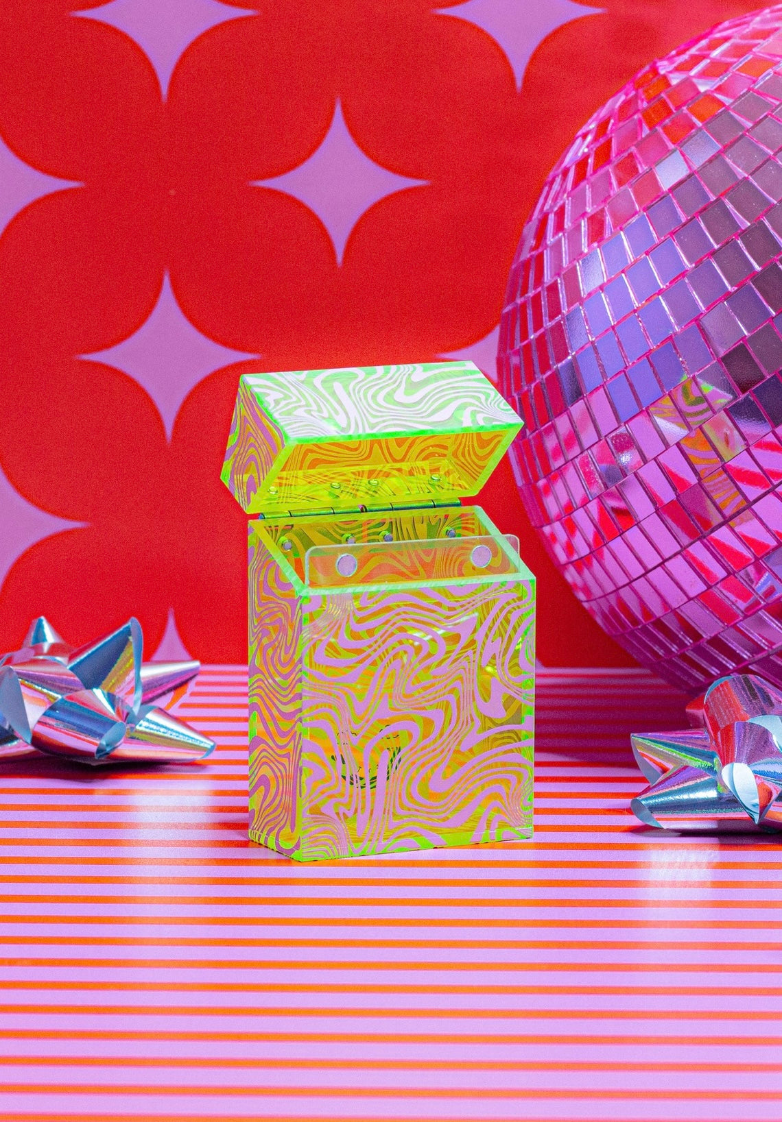 BURNING LOVE Psychedelic Swirl Cig Box — Happy Buds Brooklyn