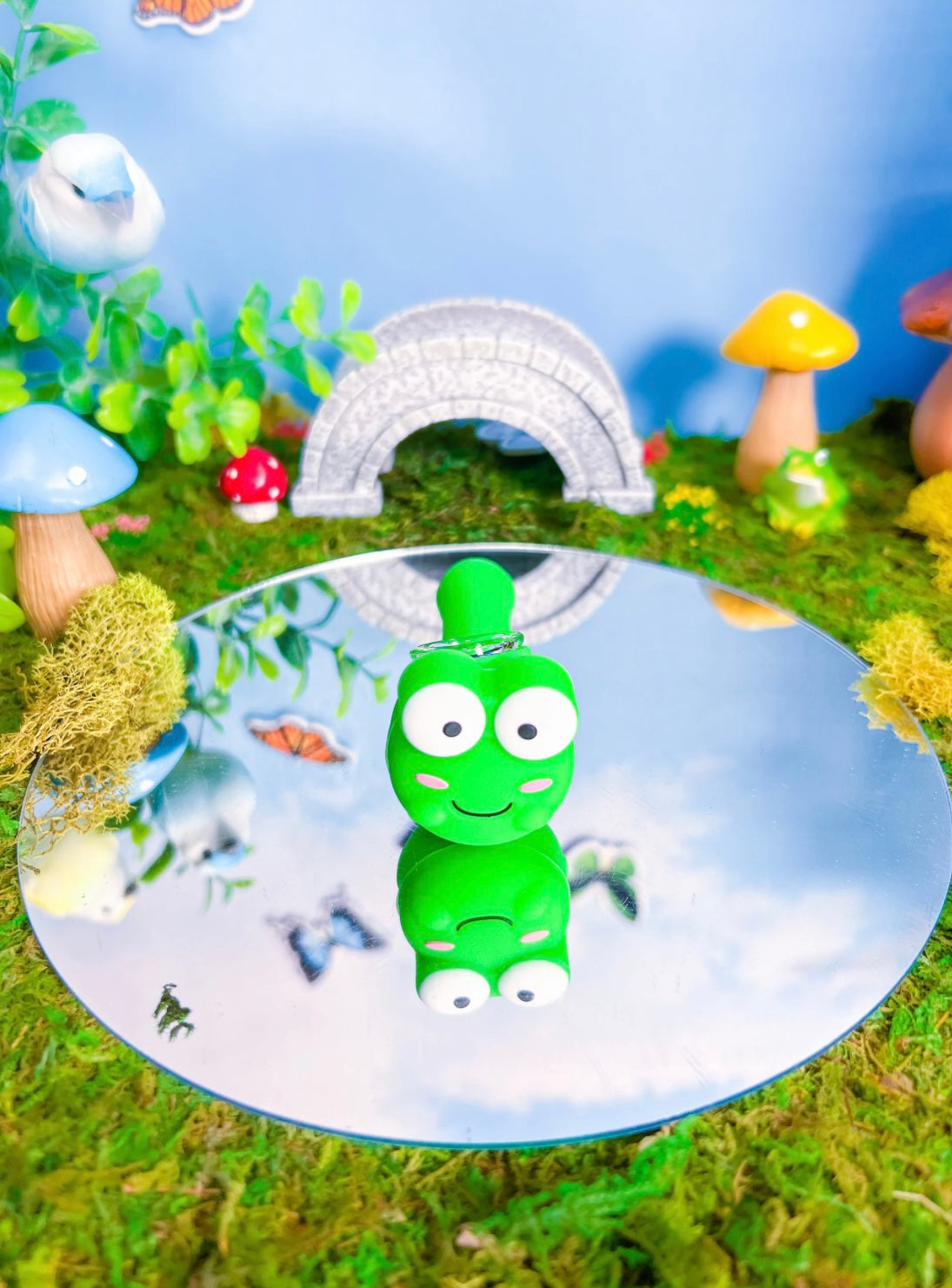 BURNING LOVE Silicone Froggy Pipe — Happy Buds Brooklyn