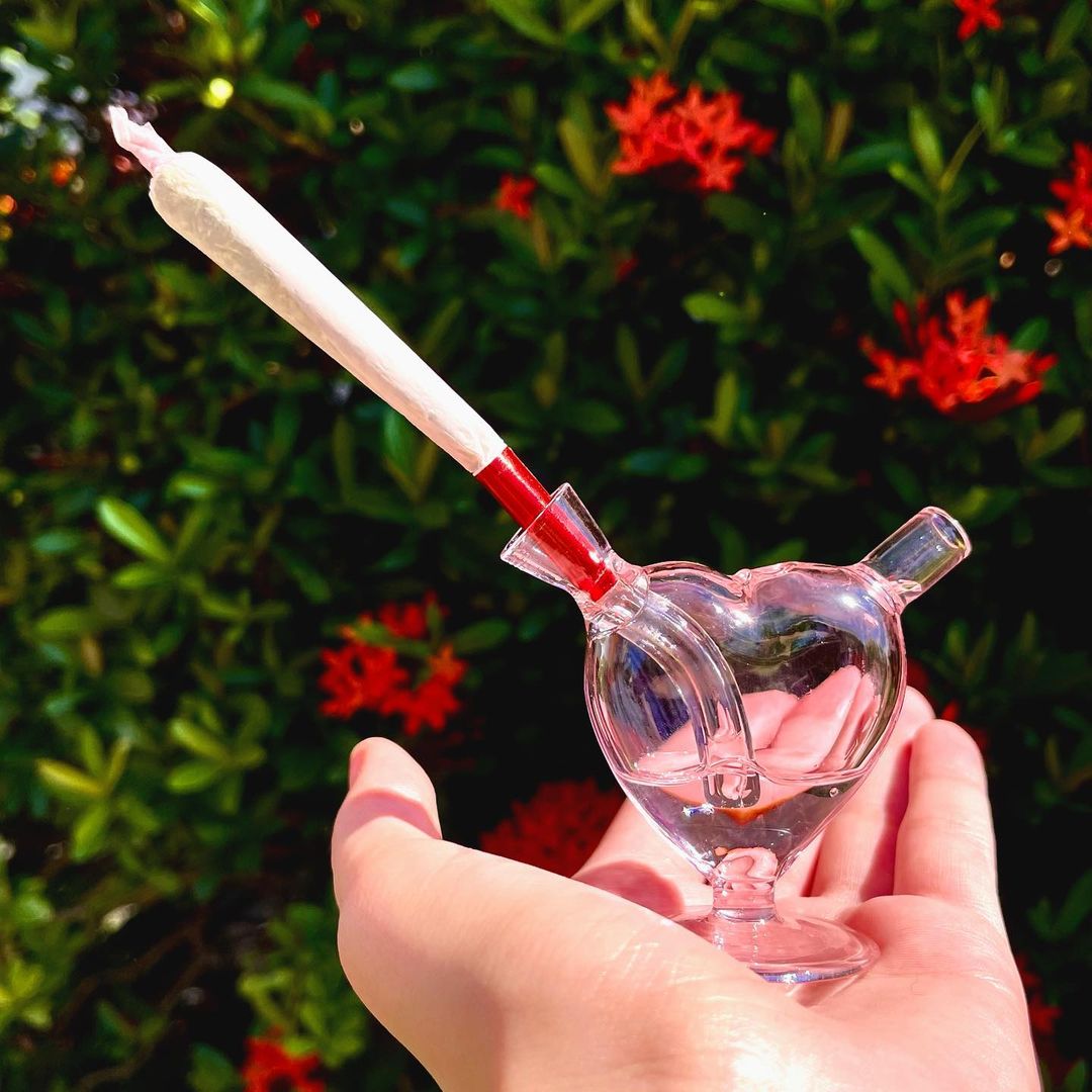 Happy Buds CLEAR PINK HEART Mini Joint Blunt Bubbler — Happy Buds Brooklyn