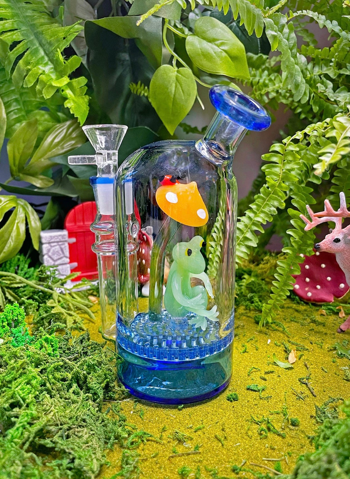 BURNING LOVE Frog Cloche Bong — Happy Buds Brooklyn
